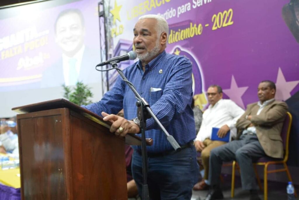 Radhamés Camacho pondera los aportes de maestros y maestras - Desde la ...